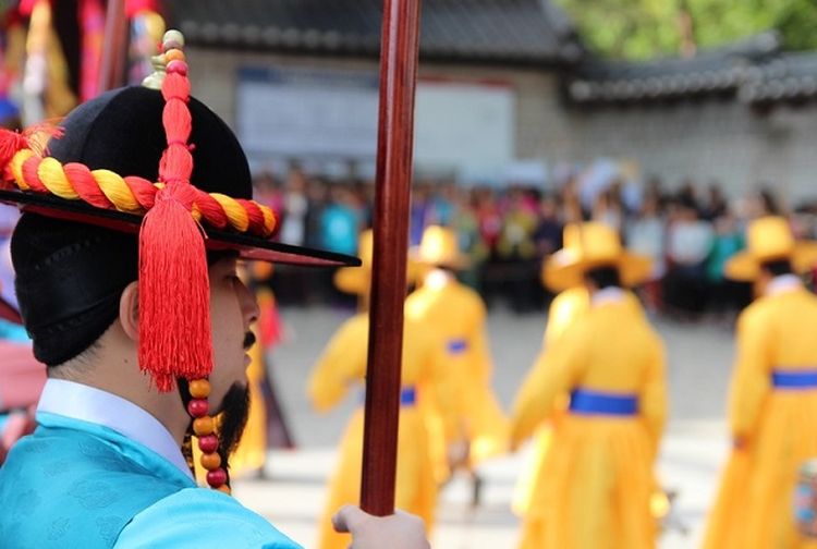 5 Kebiasaan Unik Orang Korea Selatan, Salah Satunya Membungkuk - Kids 5 Kebiasaan Unik Orang Korea Selatan, Salah Satunya Membungkuk - Kids