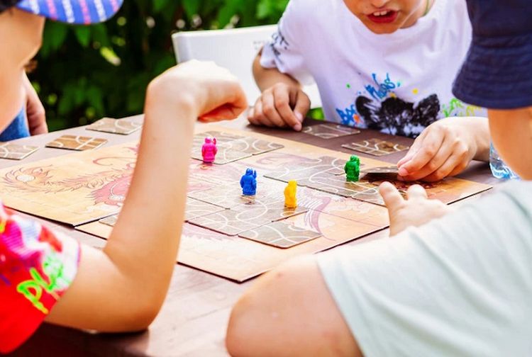 Sejarah Permainan Ular Tangga, Dulunya Jadi Media Pengajaran Agama # ...