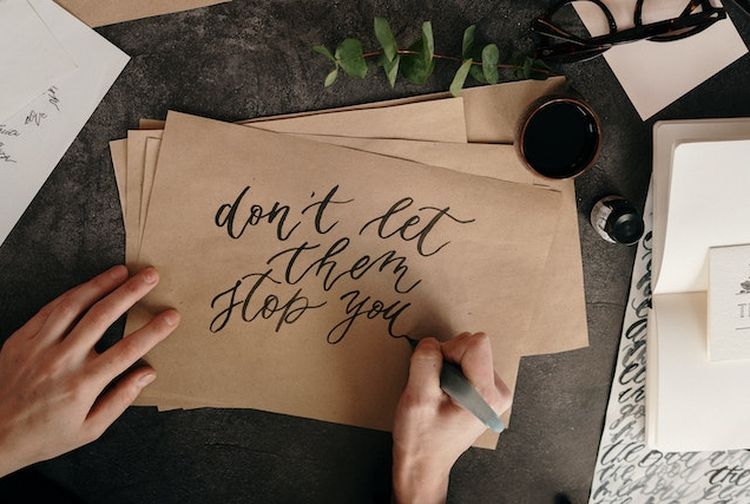 Memadukan Seni Tulis dan Menggambar, Ternyata Ini Bedanya Hand ...