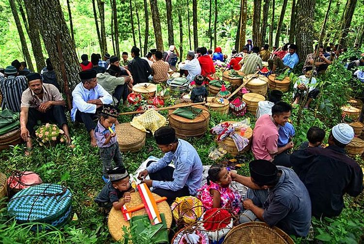 7 Upacara Adat di Indonesia yang Masih Dilestarikan hingga Kini dan ...