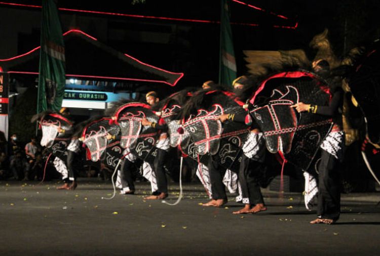 Sejarah Tari Jaran Kepang, Tarian dengan Gaya Ritmis Kemiliteran - Kids