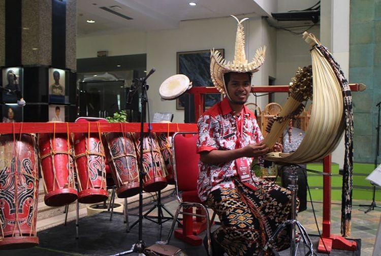 Mengenal Sasando, Alat Musik Tradisional Sejak Abad ke-7 Masehi ...