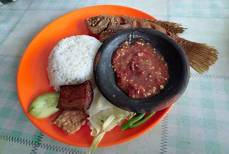 6 Fakta Nasi Tempong Khas Banyuwangi, Kuliner Merakyat dengan Pedas ...