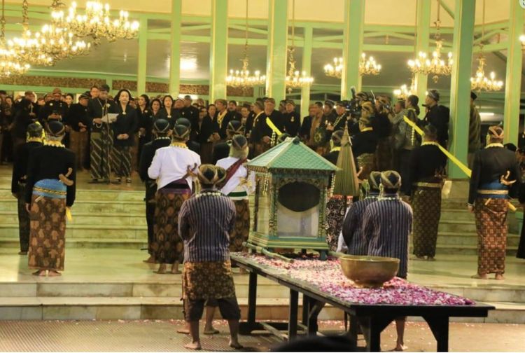 Mengenal Malam Satu Suro, Tradisi Perayaan Hari Pertama Kalender Jawa ...