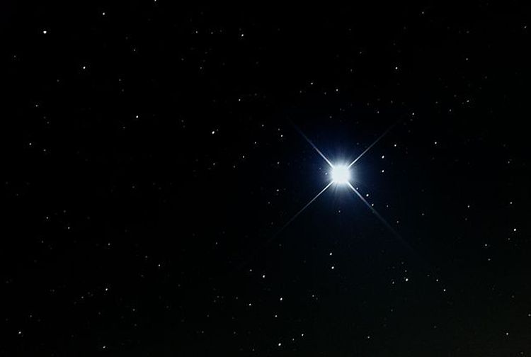 Mengenal Sirius, Bintang Paling Terang yang Bersinar di Langit Malam - Kids