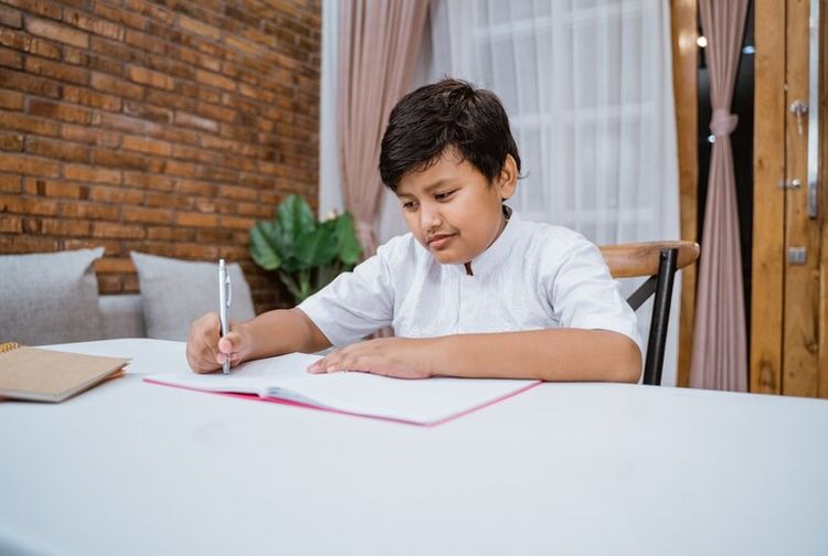 5 Aturan Dasar Awalan Me- dalam Bahasa Indonesia dan Contohnya - Kids