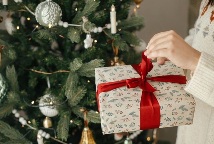Apa Kaitan Tradisi Tukar Kado Natal dengan Sosok Sinterklas? # ...