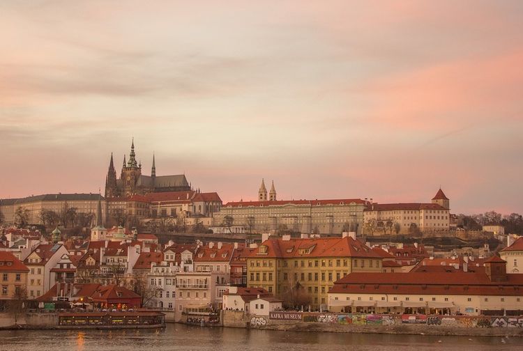 15 Fakta Menarik Praha, dari Pastry Trdelnik hingga Jam Astronomi ...