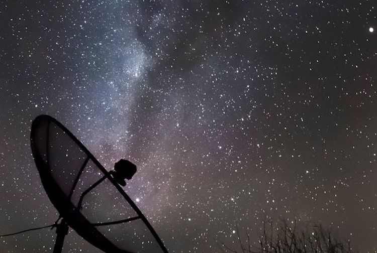 6 Fungsi Satelit Buatan Manusia di Angkasa Luar bagi Kehidupan Sehari ...