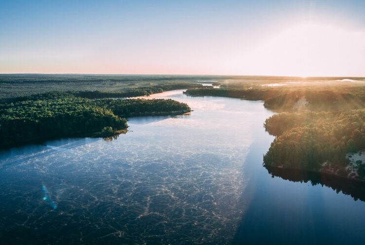 4 Kenampakan Alam Wilayah Perairan di Indonesia, dari Sungai sampai ...