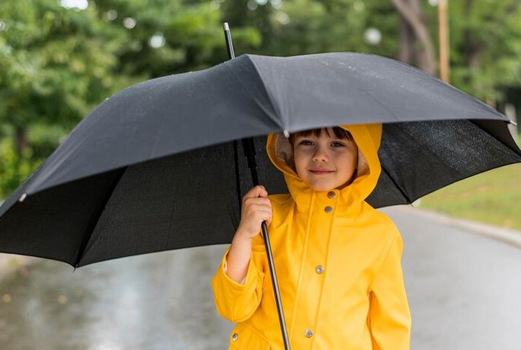 Bagaimana Cara Supaya Tak Mudah Sakit Ketika Kehujanan? #AkuBacaAkuTahu ...