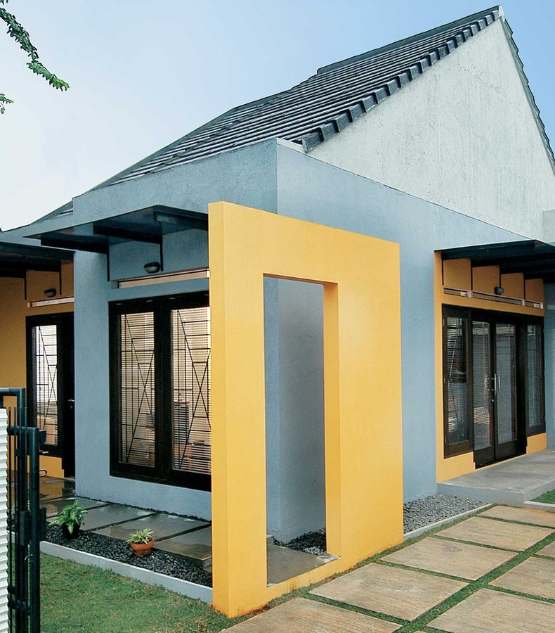 Dinding fasad tampil ekspresif dengan kuning menyala