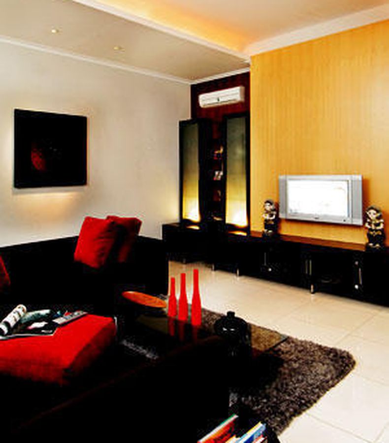 Ruang Keluarga Nyaman dengan Cahaya Temaram