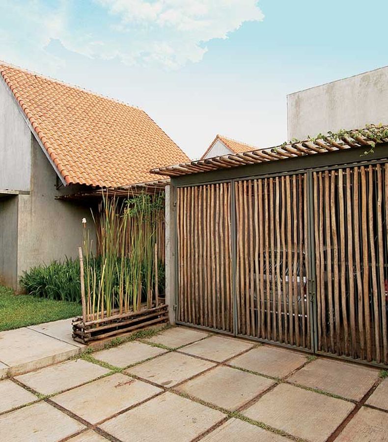 Desain unik "Unfinished" Carport