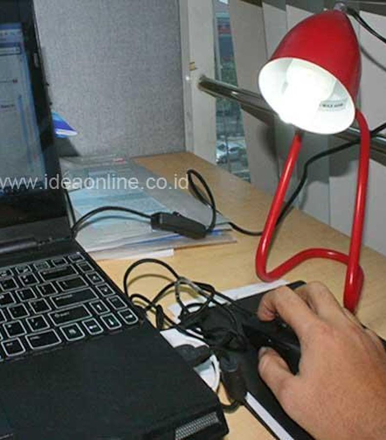 Lampu CFL Bisa Merusak Kulit?