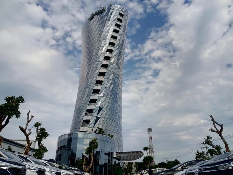Bisa Jadi Ikon Baru Surabaya, Kantor Baru Milik Avian Ini Punya Fasad ...