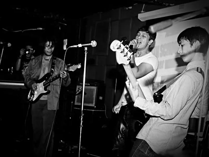 3 Band 'Poster Cafe' yang Ngebentuk Skena Musik Independen di Jakarta ...