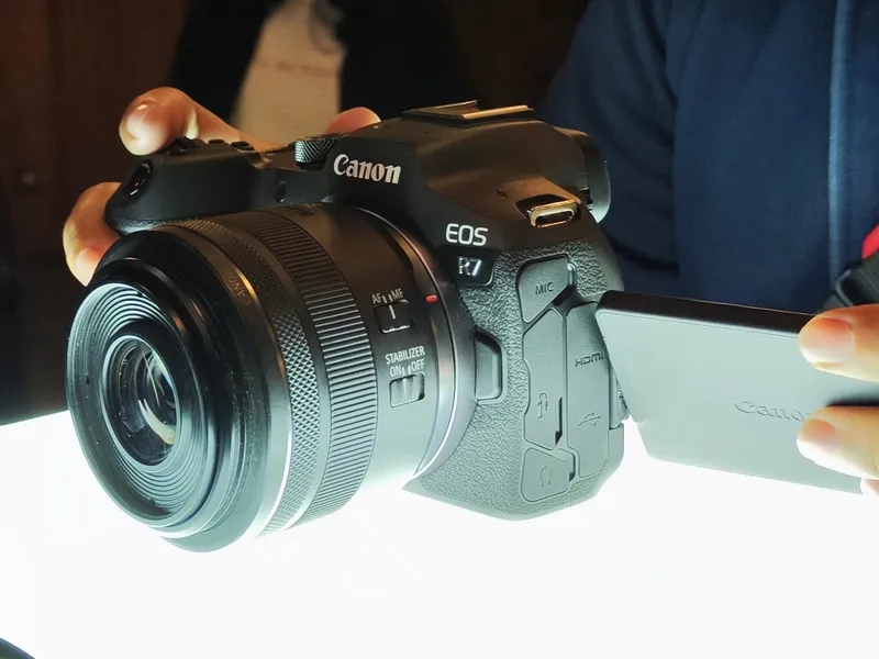 Canon EOS R7 dan EOS 10 Resmi Masuk Indonesia, Harga Mulai Rp 16 Jutaan ...