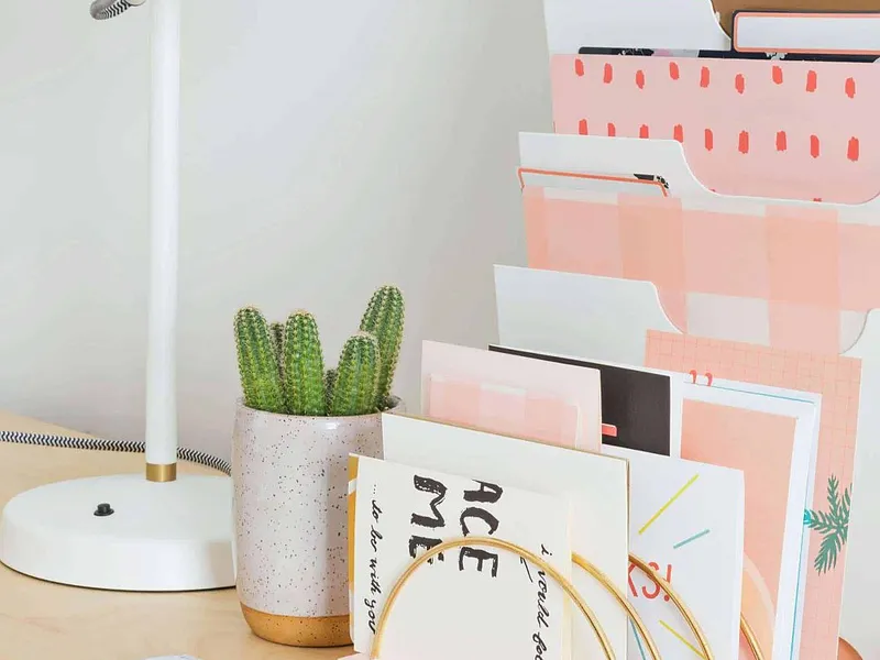 Dijamin Rapi! Ini Dia Ide Menyenangkan Tata Meja Kerja dengan DIY ...