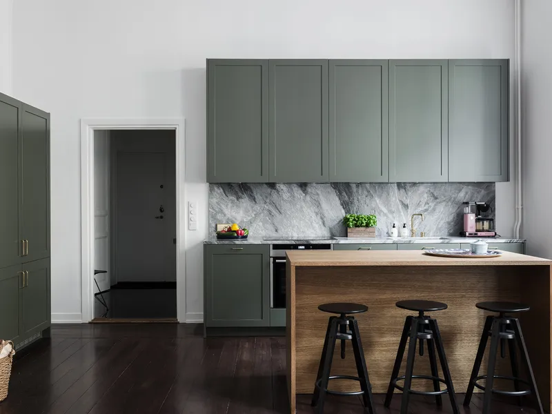 7 Potret Dapur Warna Hijau Sage dengan Paduan Marmer - Page 2