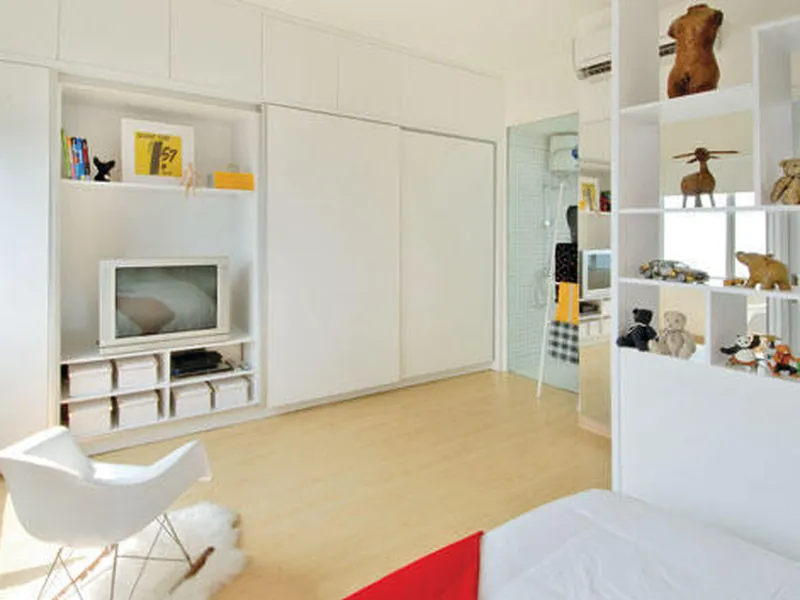 Lapang dan Rapi Si Kamar Tidur Putih