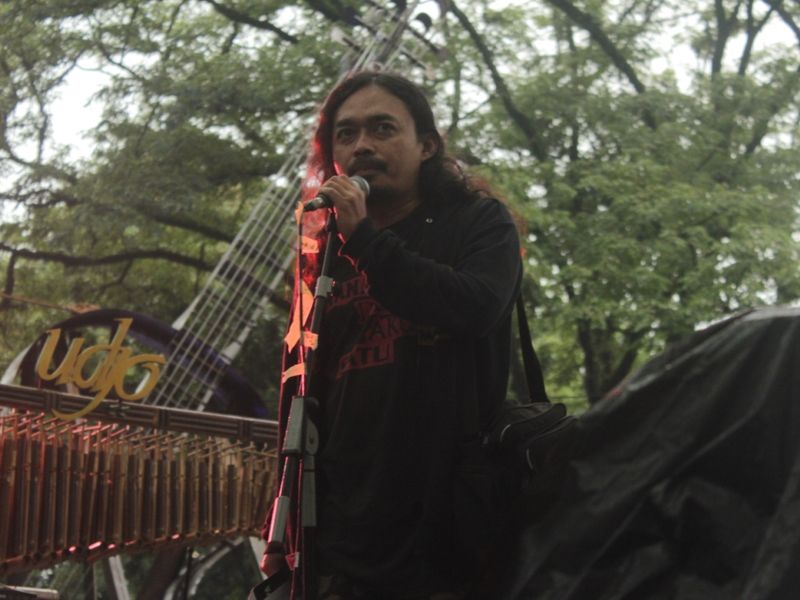 Man Jasad Resmikan Memorial Statue Tragedi AACC 9 Februari 2008 di Taman Musik Centrum Bandung