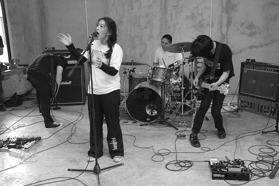 5 Rekomendasi Band Post Punk Indonesia Kalo Lo Suka Joy Division
