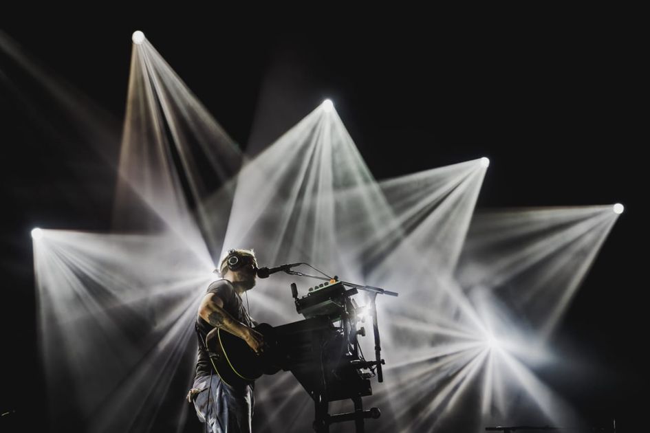 Magis dan Spiritual, 2 Kata Untuk Konser Perdana Bon Iver di Jakarta ...