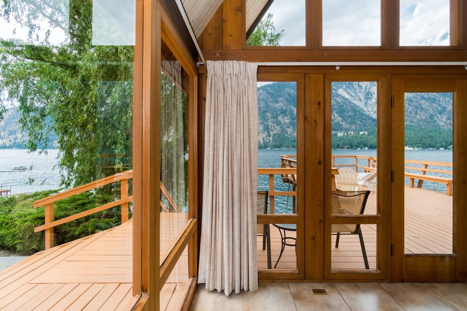 2 Jenis Kayu yang Tepat untuk Jendela dan Pintu Rumah, Berkualitas ...