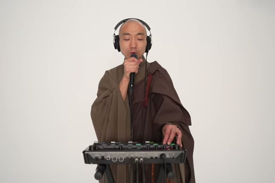 Biksu Buddha Asal Jepang Ini Jago Beatboxing, Alunan Musiknya Bikin ...
