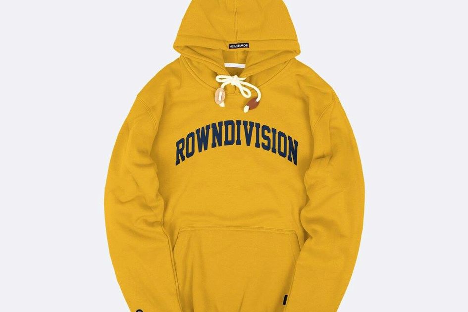 5 Rekomendasi Hoodie Brand Lokal Warna Kuning dengan Harga Terjangkau