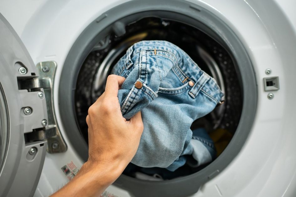 Penyebab Celana Jeans Mudah Luntur hingga Melar dan Cara Mengatasinya