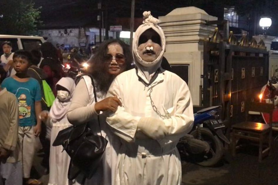 Mirip Halloween Lokal, Pawai Obor di Ciganjur Diramaikan Ondel-Ondel ...