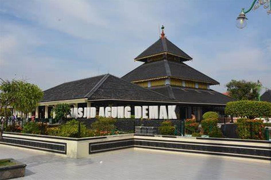 Berita Mustaka Masjid Terbaru Hari Ini - Grid.ID