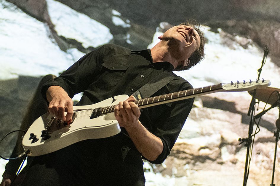 Simak Nih, 5 Rekomendasi Lagu Rock yang Cocok Buat Belajar Main Gitar!