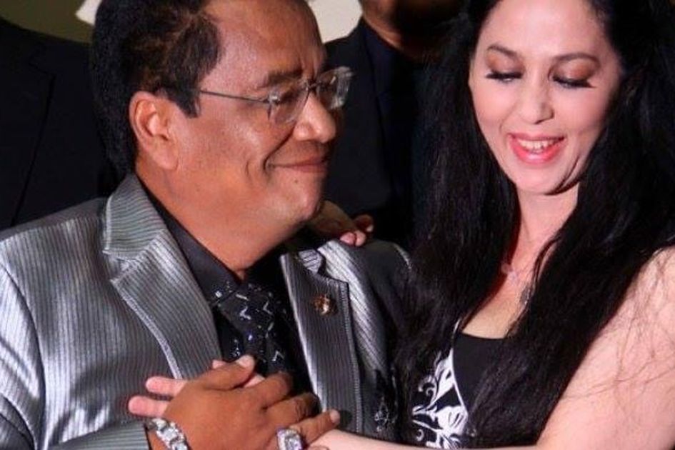 Keenakan Diservis Begini, Hotman Paris Ribut dengan Istri Subuh-subuh Karena Artis Ini, Foto ...
