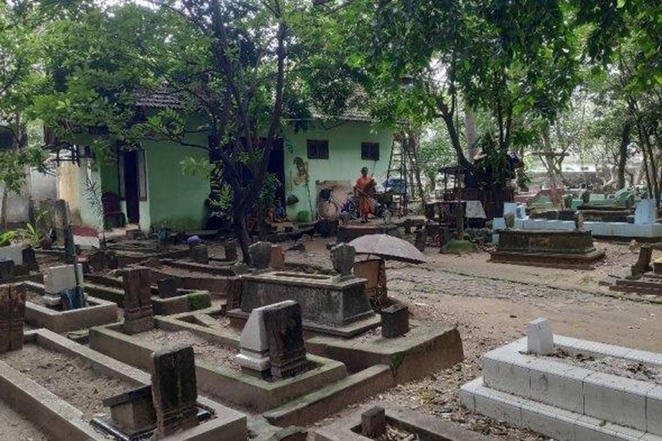 Berita Rumah Di Tengah Makam Terbaru Hari Ini - Grid.ID