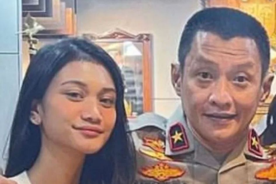 Pecah Tangis Anak Mantan Jenderal di Pengadilan, Putri Hendra Kurniawan ...