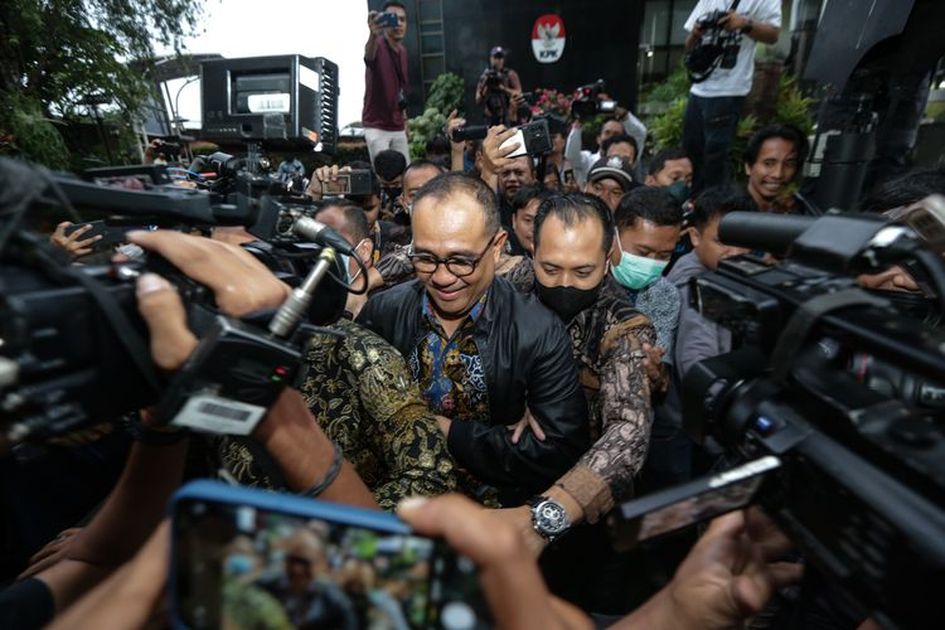 Berita Kabur Ke Luar Negeri Terbaru Hari Ini - Grid.ID