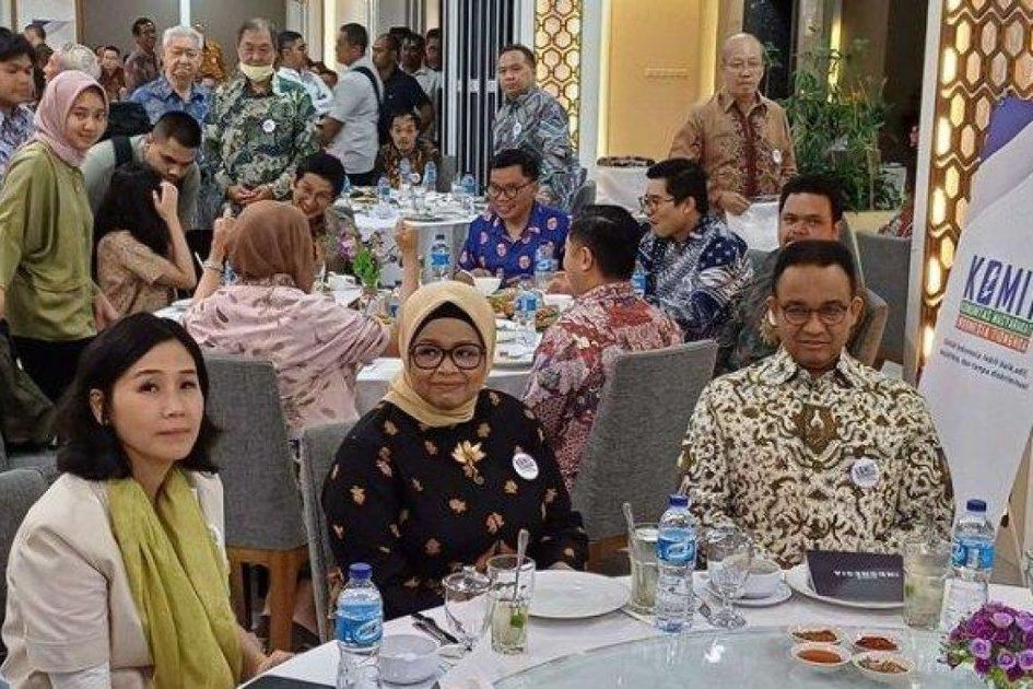 janda Ahok Tertangkap Kamera Satu Meja Dengan Anies Baswedan Veronica