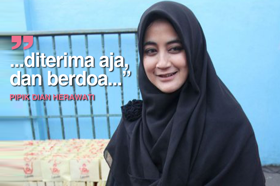 Pipik Dian Irawati Tanpa Jilbab
