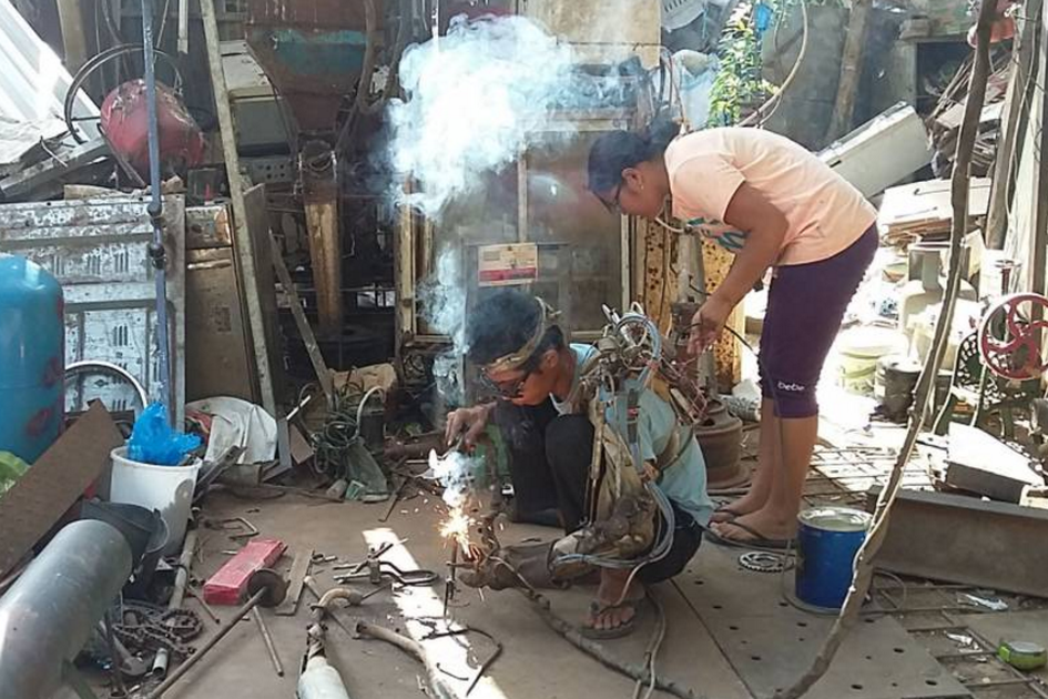 Foto-Foto Tawan "Cyborg Made in Indonesia"