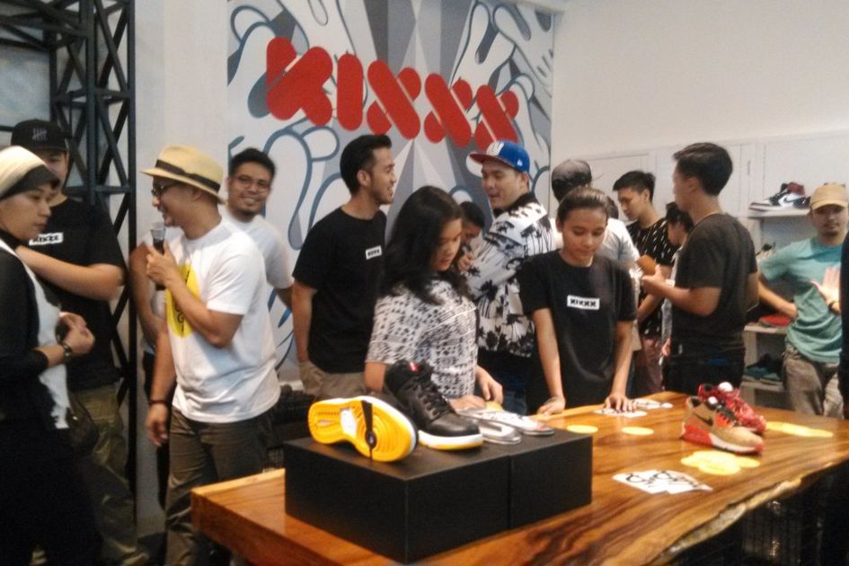 KIXXX Jakarta: Buat Penggila Sneaker Asli & Yang Berjiwa Seni - Page all