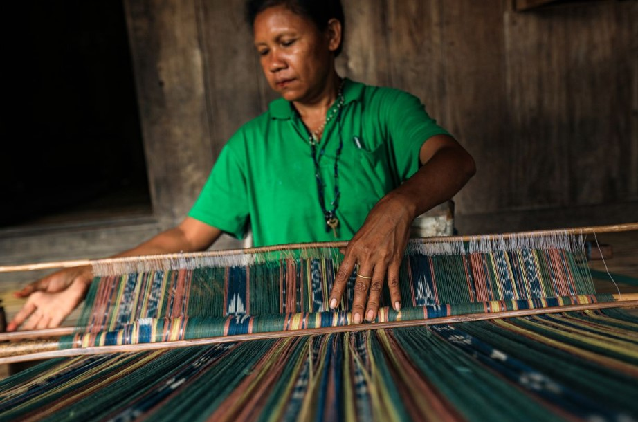 Kisah Kain Tenun Indonesia, Seni yang Menyimpan Sejarah Nusantara