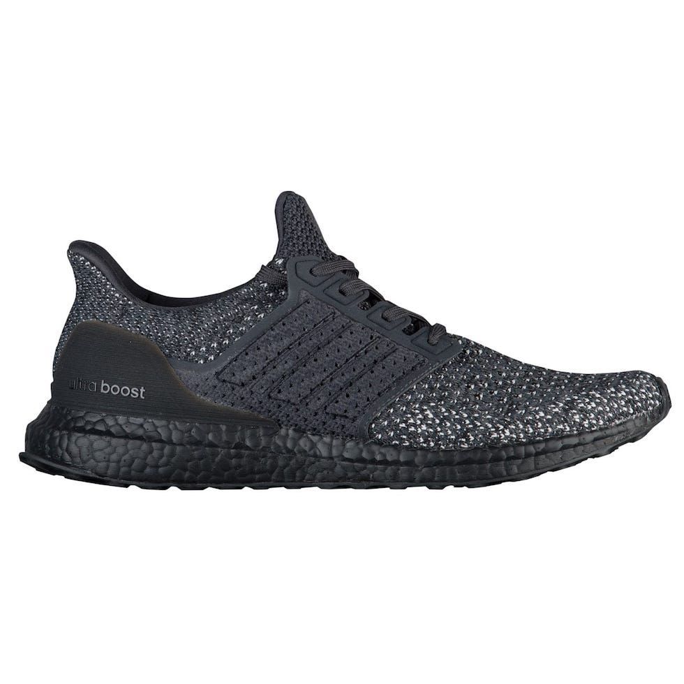 Ini 5 "Full Black" Sneakers yang Bisa Bikin Kamu Tetap Kelihatan Kece