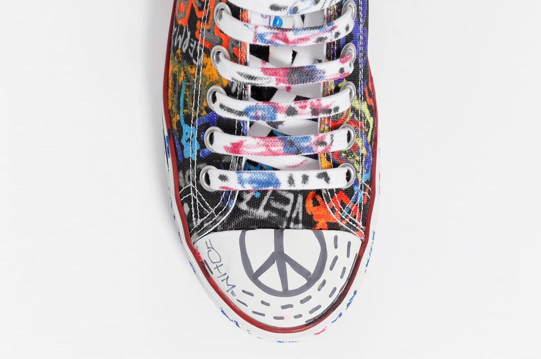 Keren! Vetements Luncurkan Koleksi Sepatu Desain Coretan Graffiti
