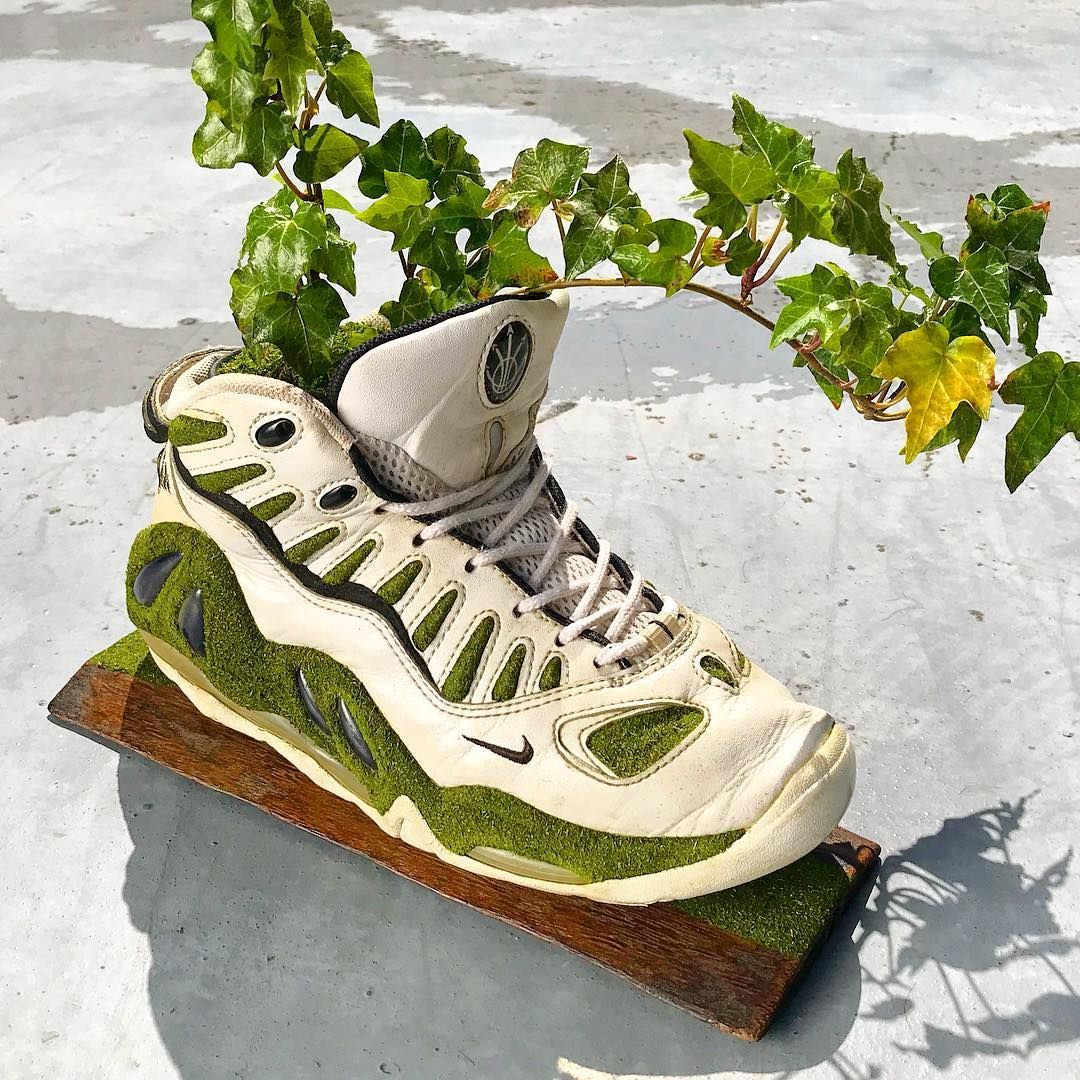 Ini Tampilan "Kolaborasi" Sneakers Nike dengan Tanaman Hidup - Page all