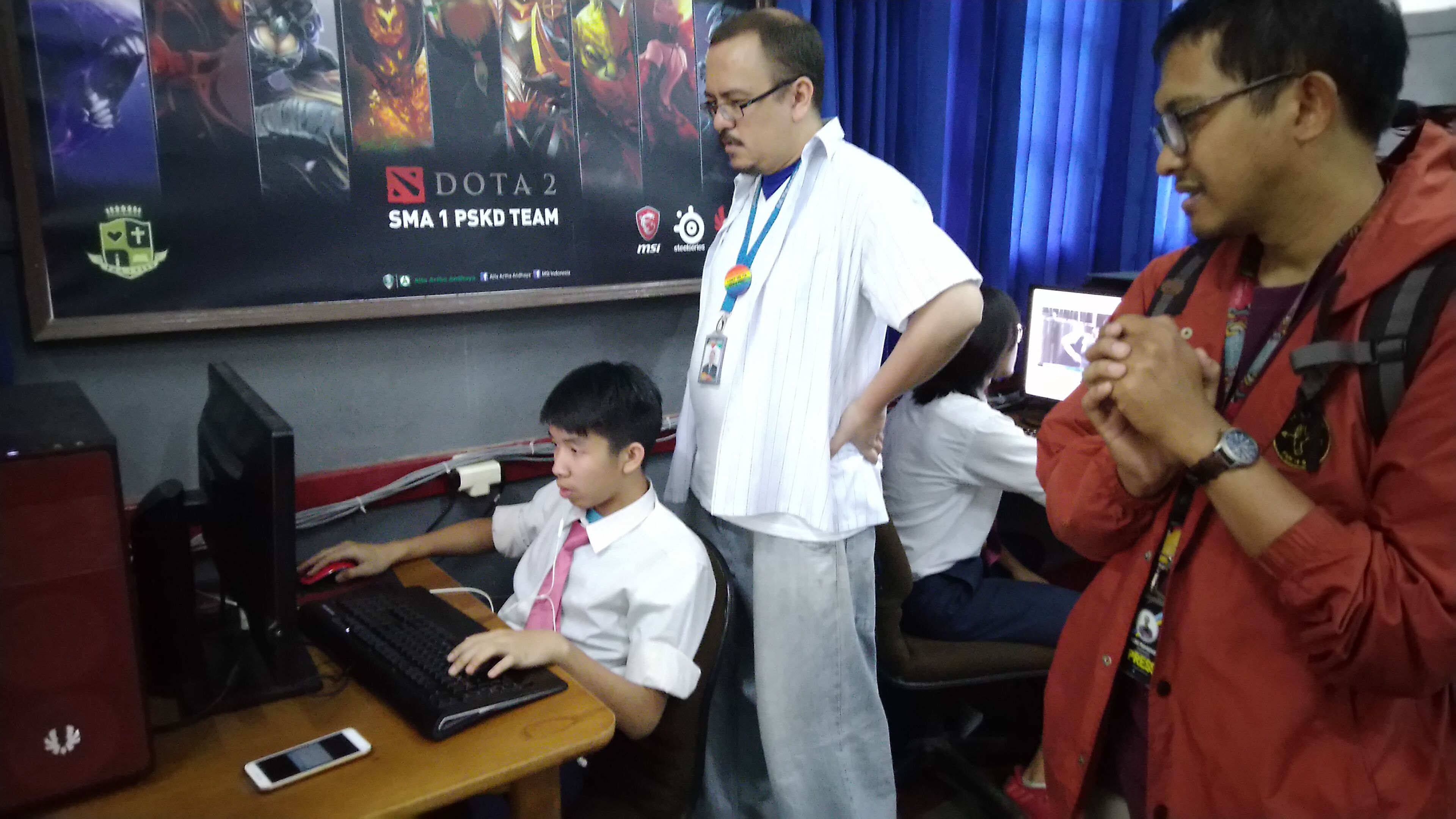 sekolah esports