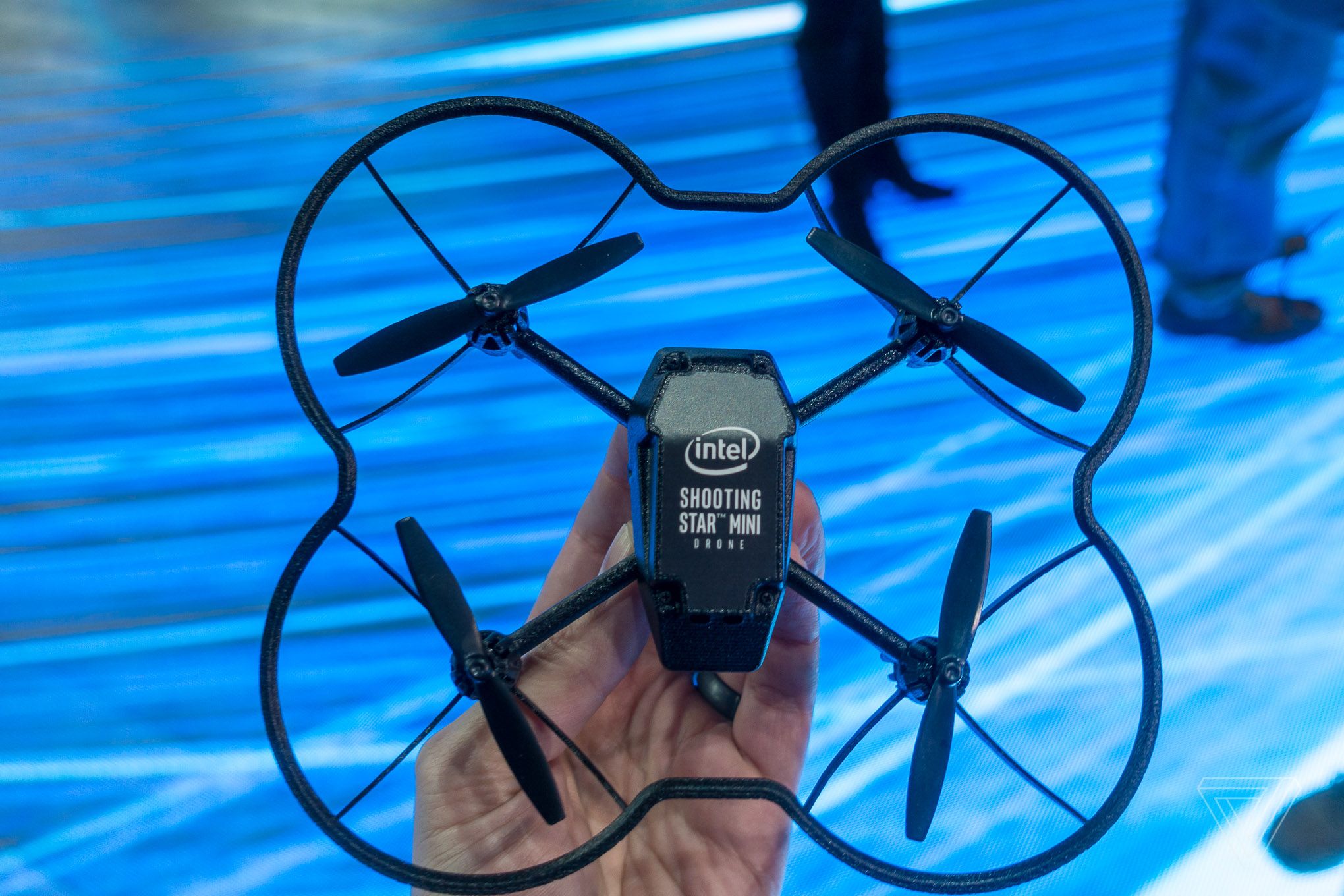 Kerennya 500 Intel Shooting Star Drone Bikin Light Show di Arizona