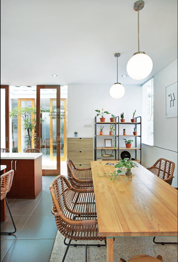 Cari Tempat untuk Staycation? Tilik Gemala House Bandung, Penginapan ...